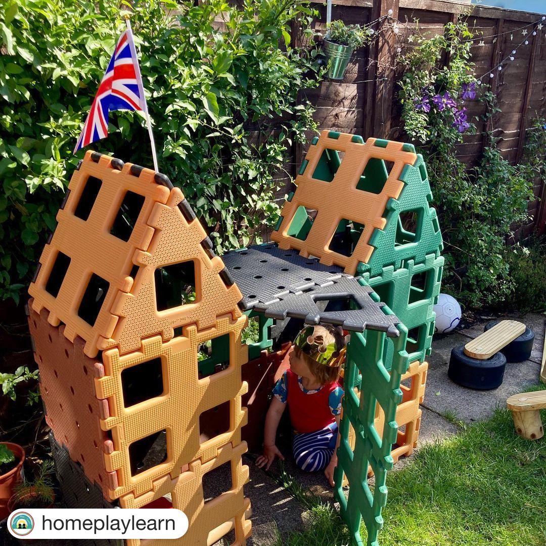 How to Play with Polydron in the Sunshine